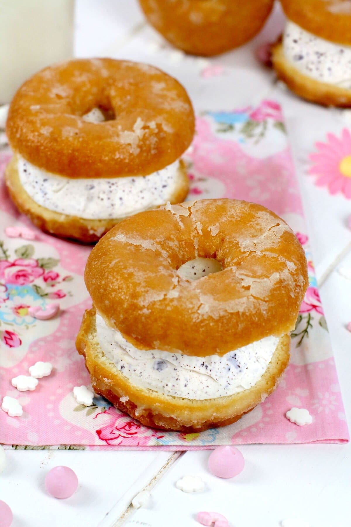 🥇 Cómo hacer SÁNDWICH HELADO de DONUTS y STRACCIATELLA