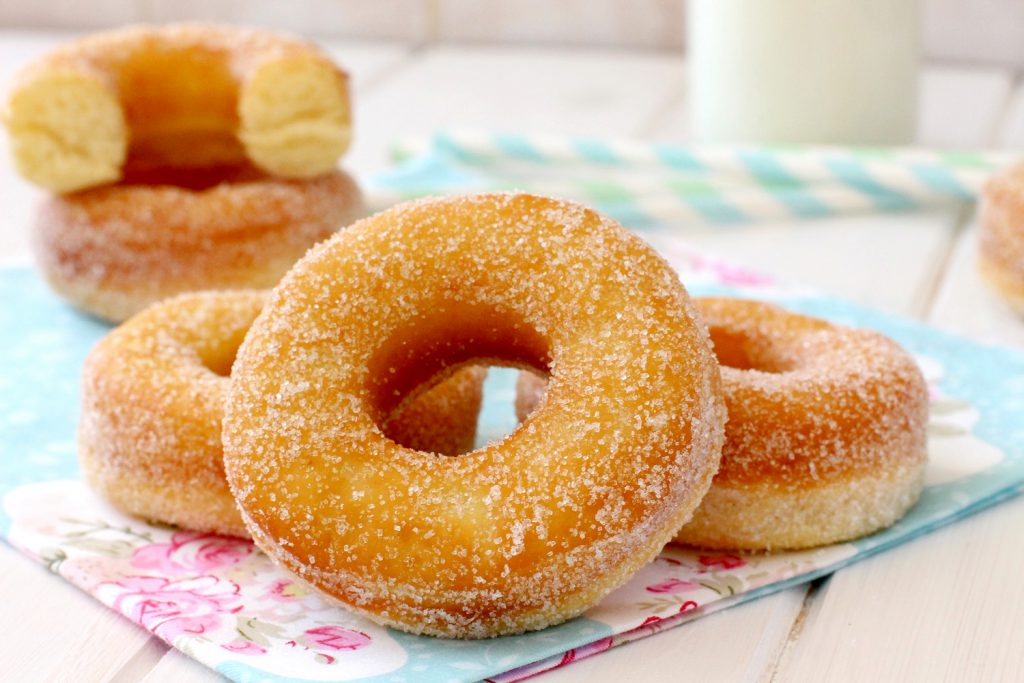 Donas caseras con azúcar o Donuts clásicos - Recetas fáciles y caseras